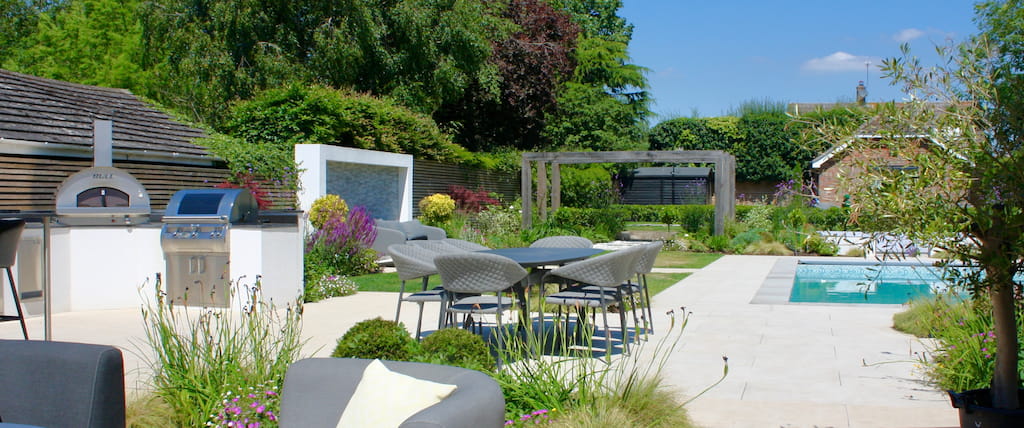 Contemporary Design in a Luxury Garden - LLEVELO Award winning garden ...